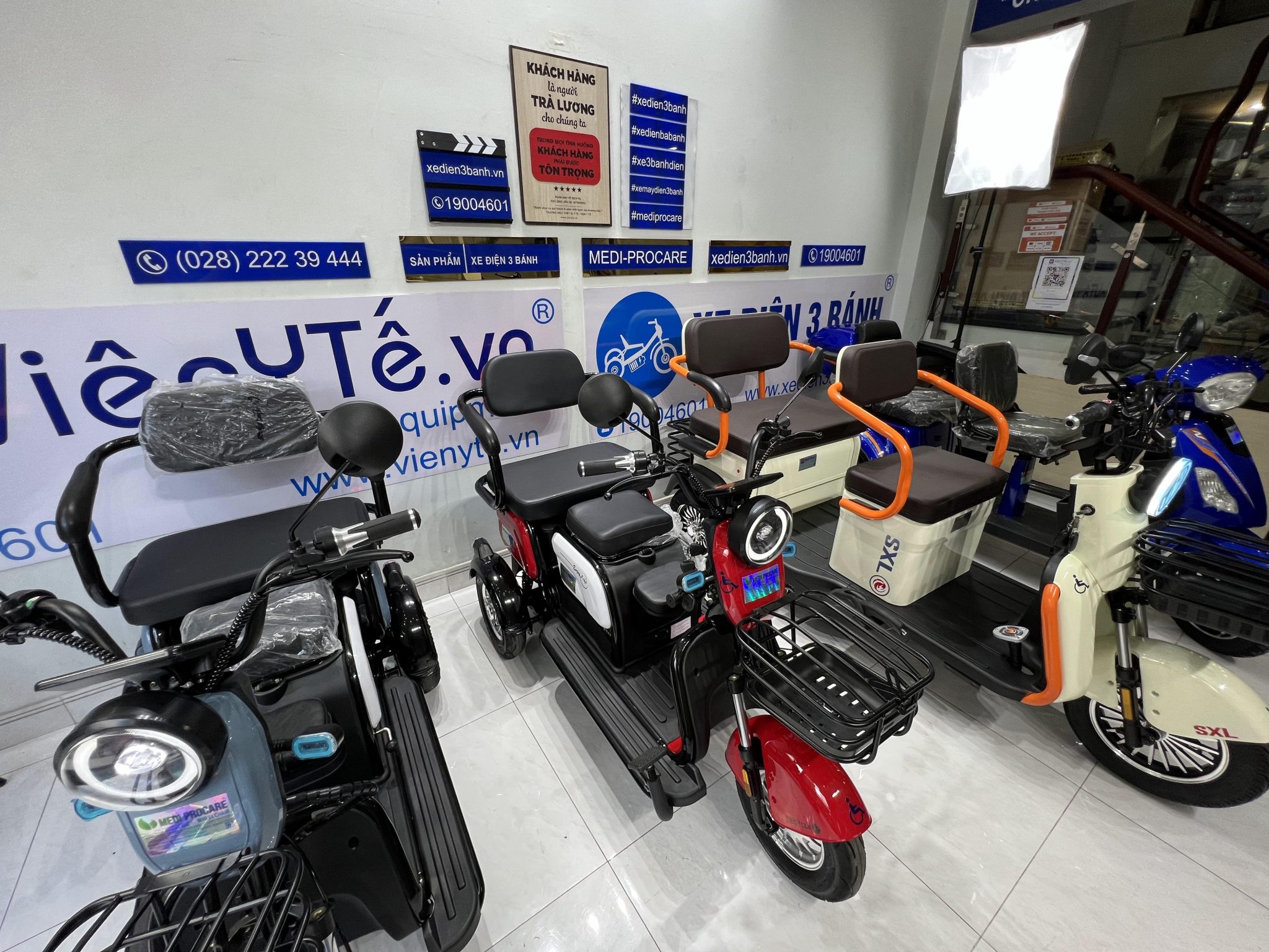 Xe điện ba bánh 2 chỗ ngồi, xe điện 3 chỗ ngồi có 3 bánh xe, xe máy điện ba bánh, xe 3 bánh chạy ...